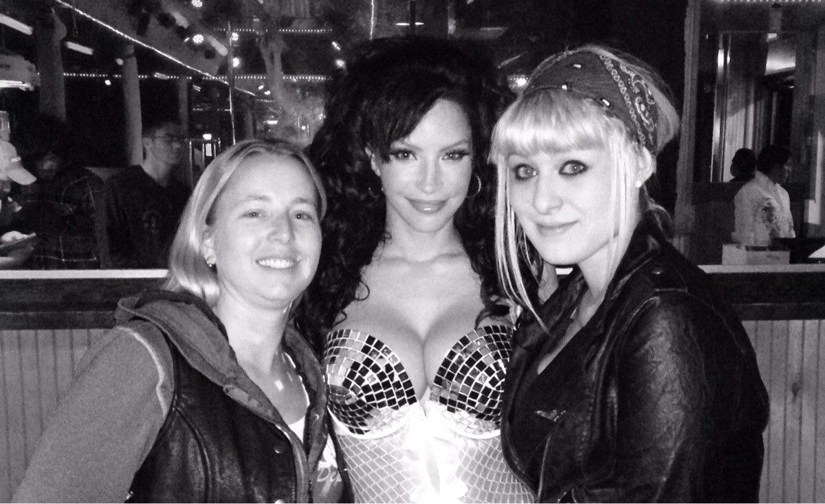 Last night I got to see RubberDoll perform, then met her after the show! | Scrolller