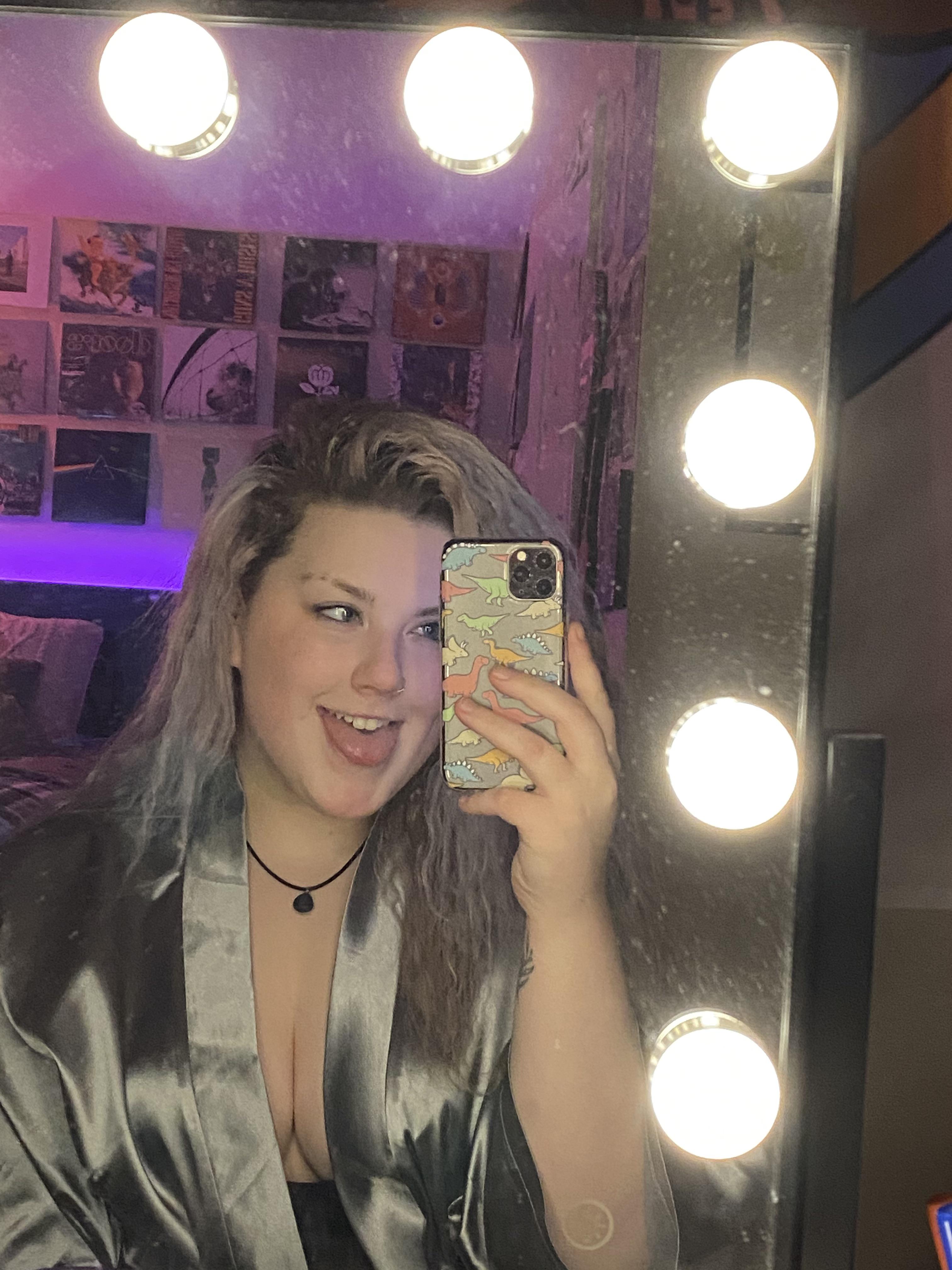 Late night mirror tease😊 | Scrolller