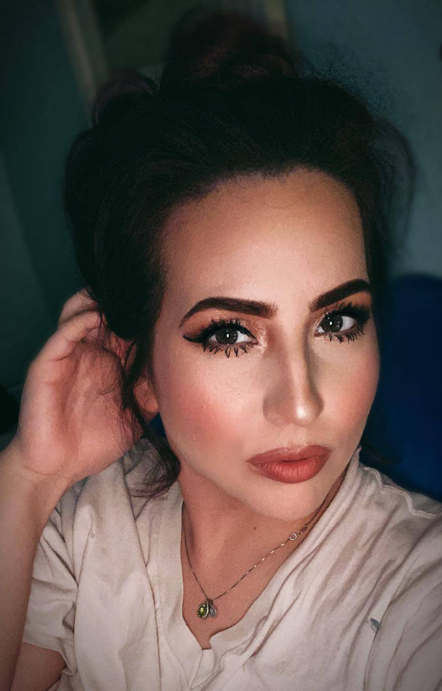 Late night selfie. Kinda like the “vintage” look. 18+ | Scrolller