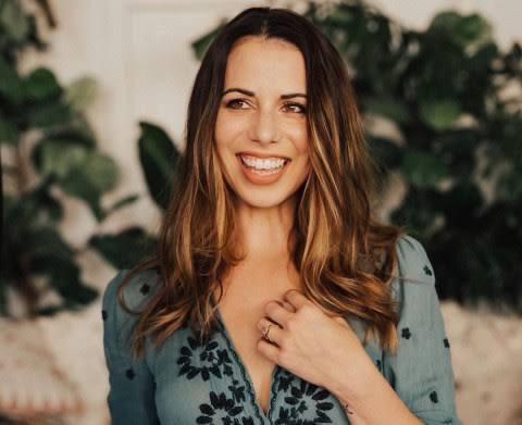 Laura Bailey | Scrolller