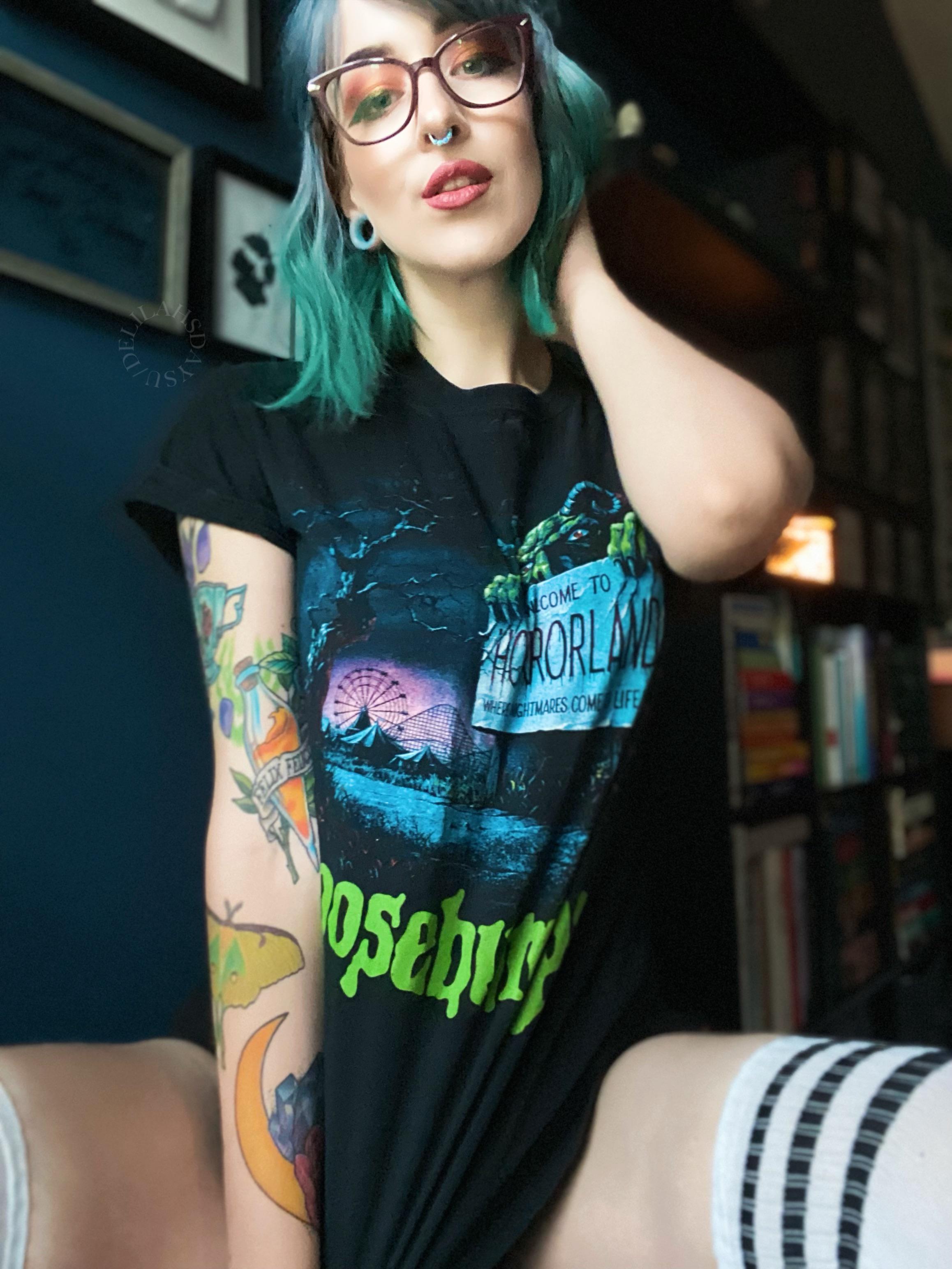 Lazy Sunday 🖤 Scrolller