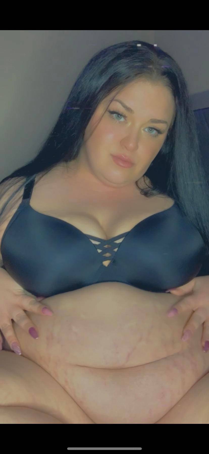 Learning to love my belly ☁️ | Scrolller