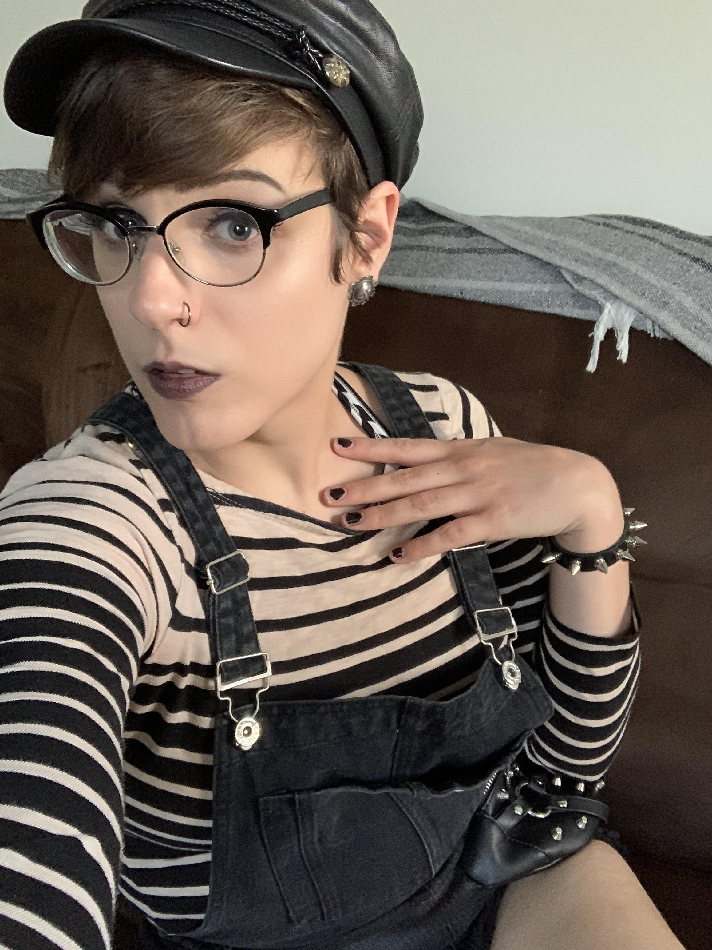 leather boi ⛓ | Scrolller