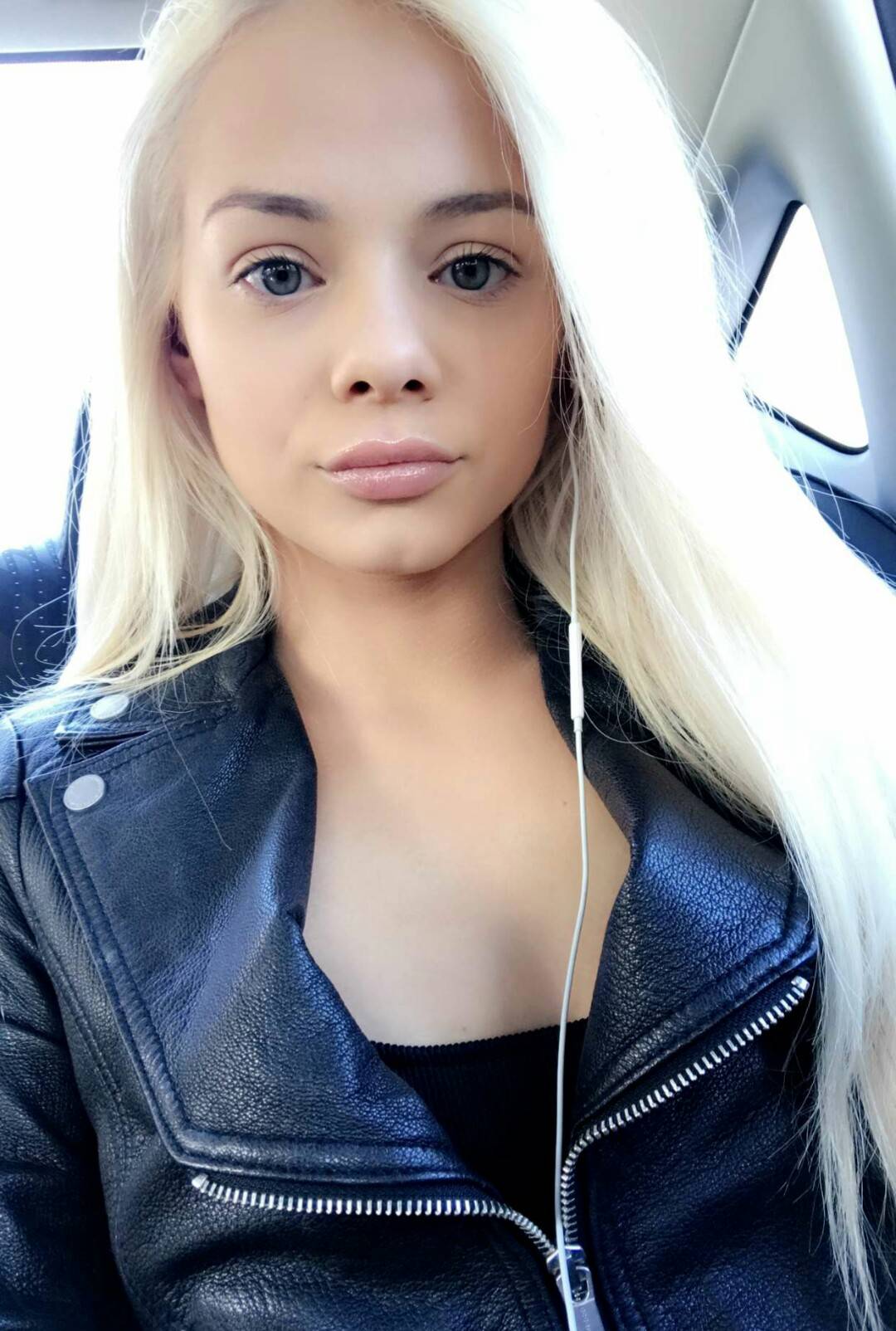 Leather jacket | Scrolller