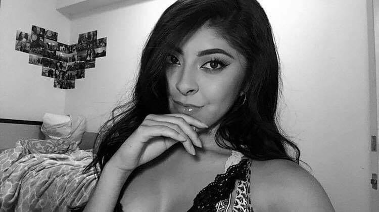 Cover my fiancé face with cum or fill up her pussy with cum? Your choice | Scrolller