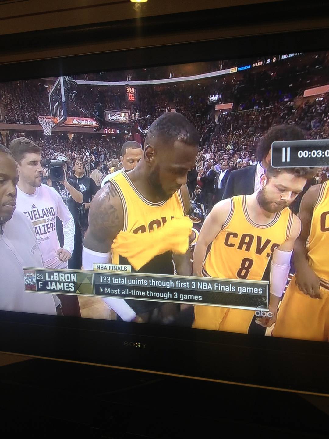 Lebron James flash on ABC (not my imgur link) | Scrolller