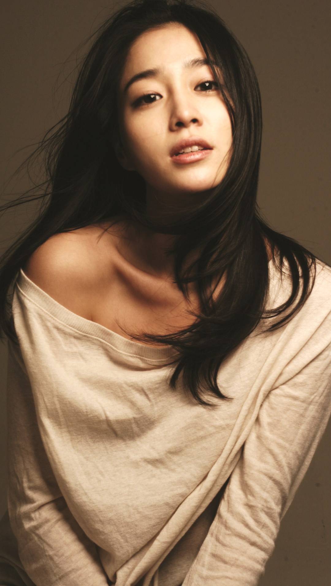 Lee Min Jung | Scrolller