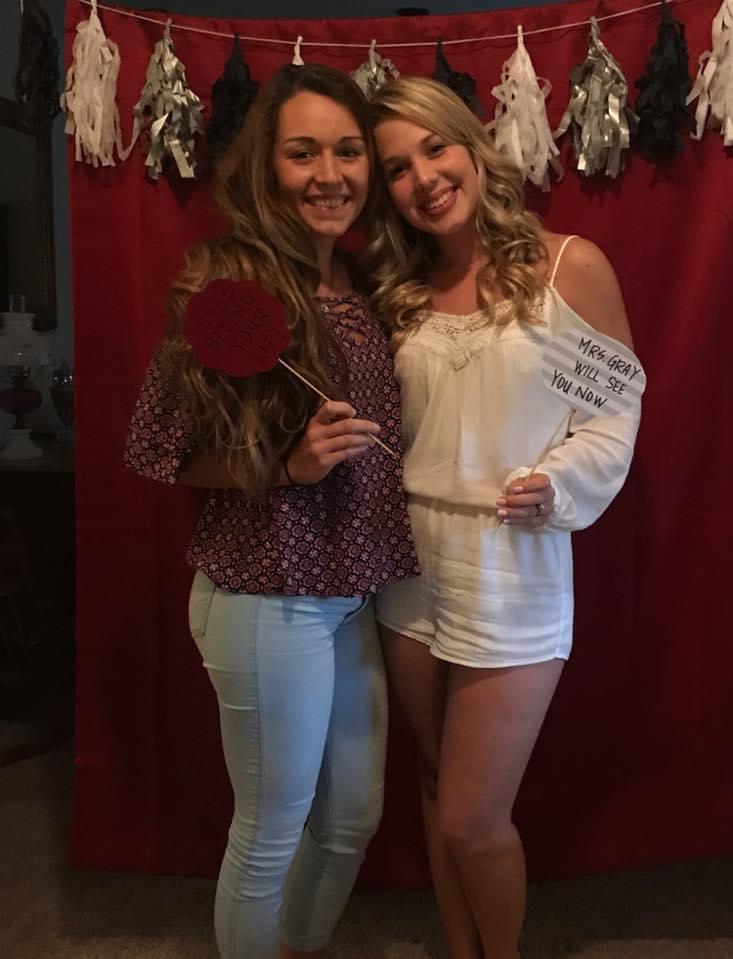 Left or right? | Scrolller