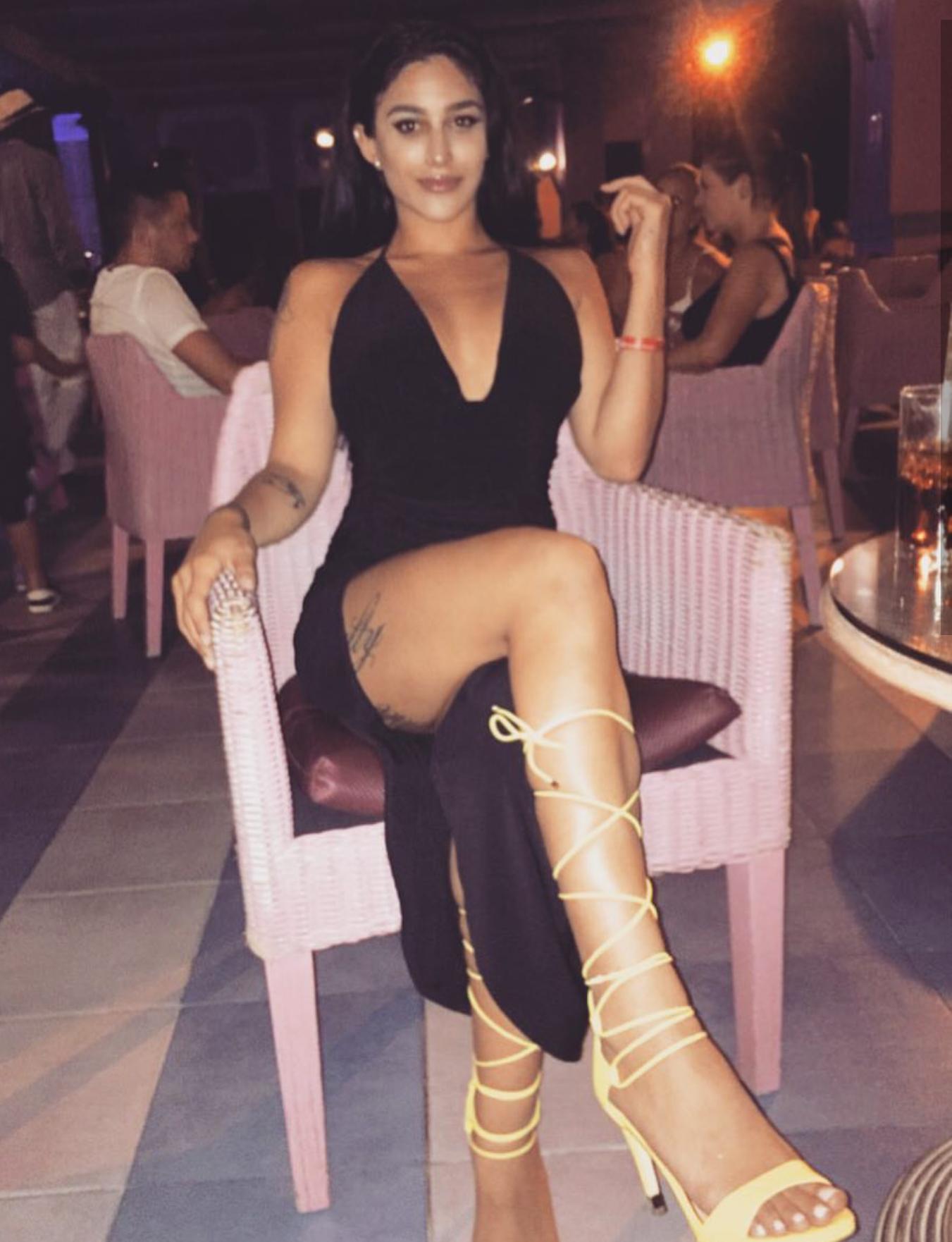 Legs for days | Scrolller