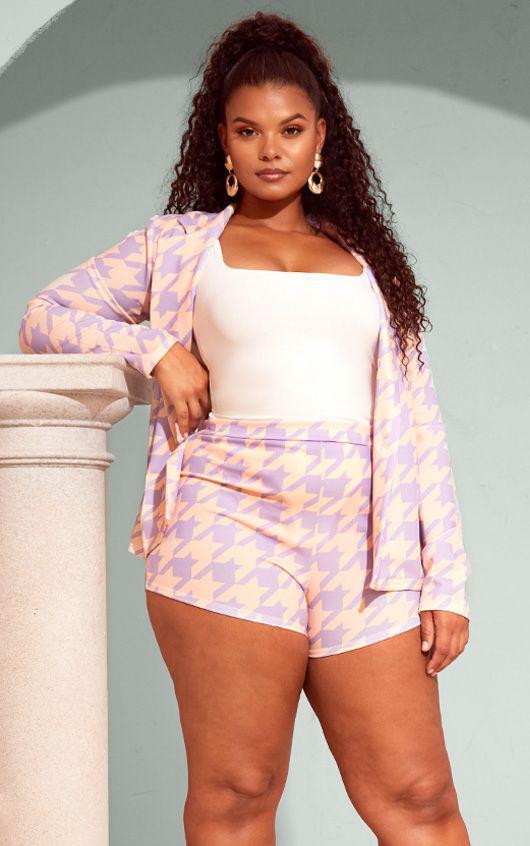 Leslie Sidora Showing Off Her Beautiful Legs And Thighs | Scrolller