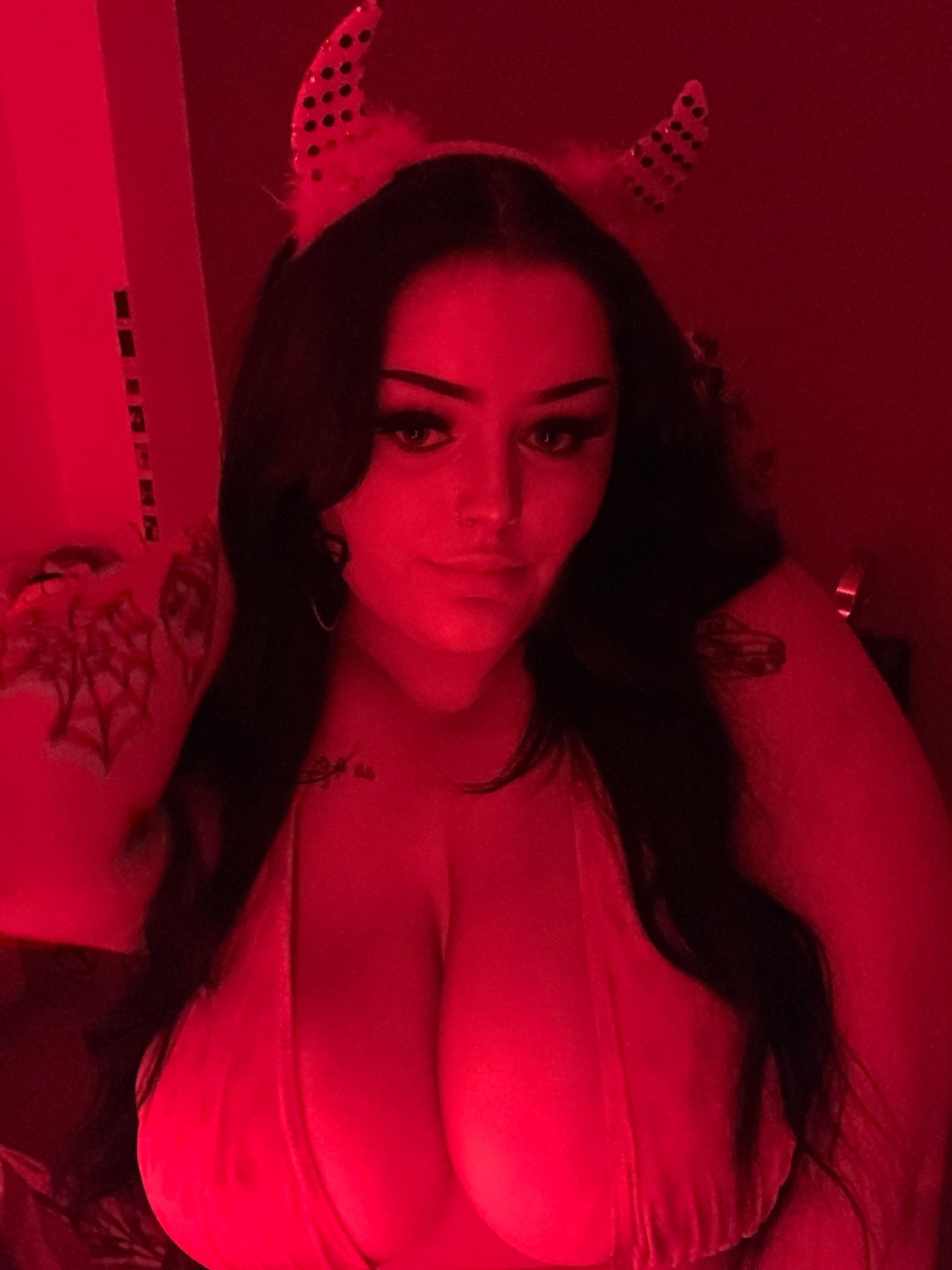 let me be your lil devil | Scrolller