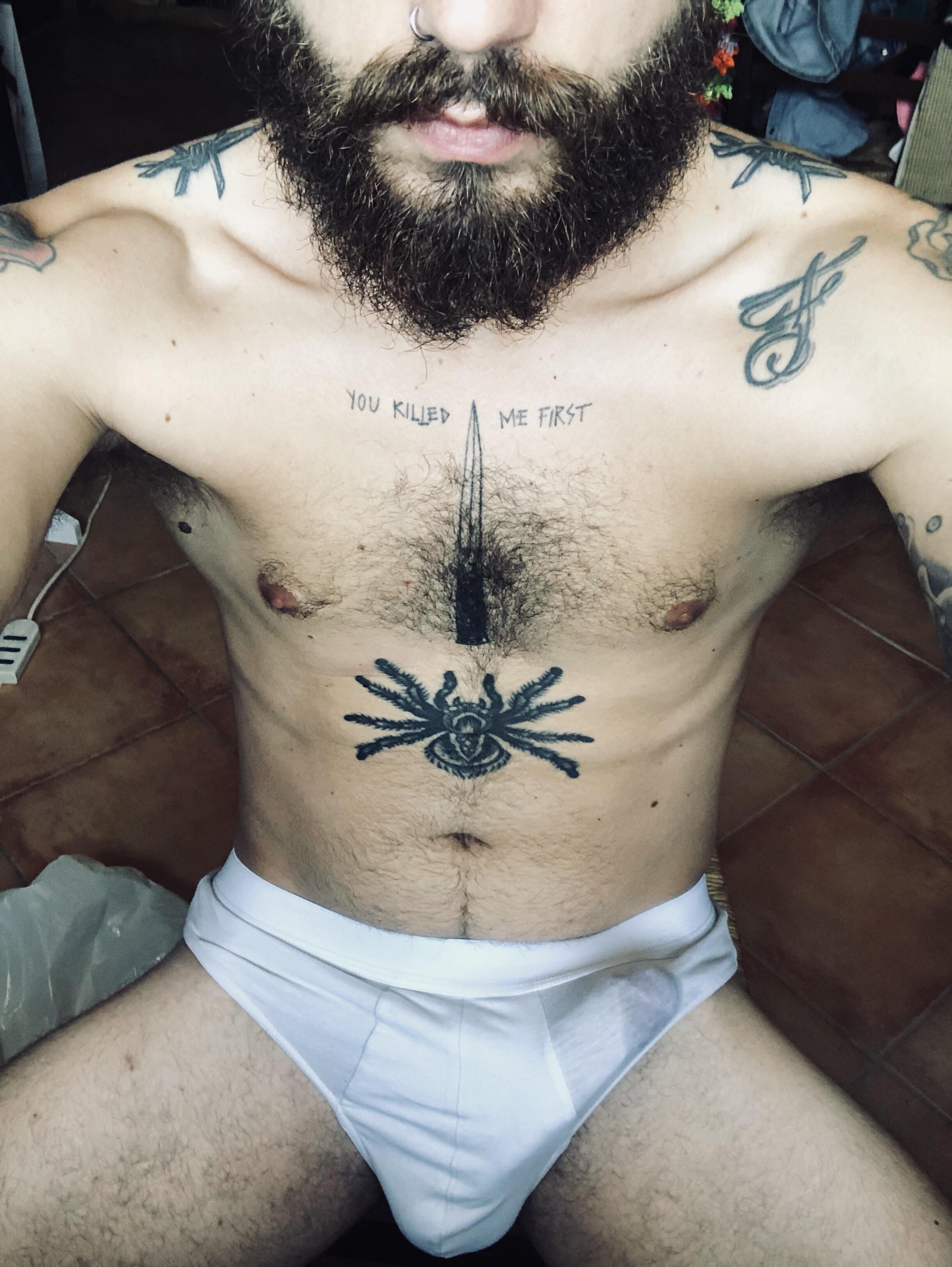 Beards and bulges 🥵 | Scrolller