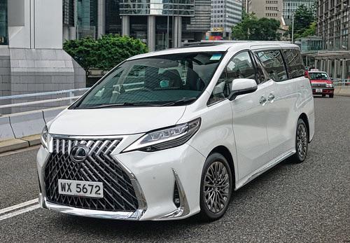 Lexus LM | Scrolller