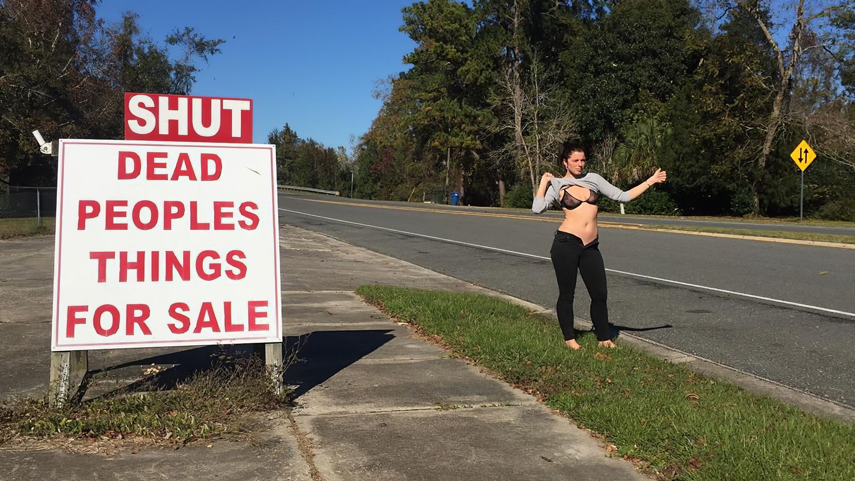 Lifting Shirt Up Bra To Hitchhike Julia Fox Dec 2015 Scrolller