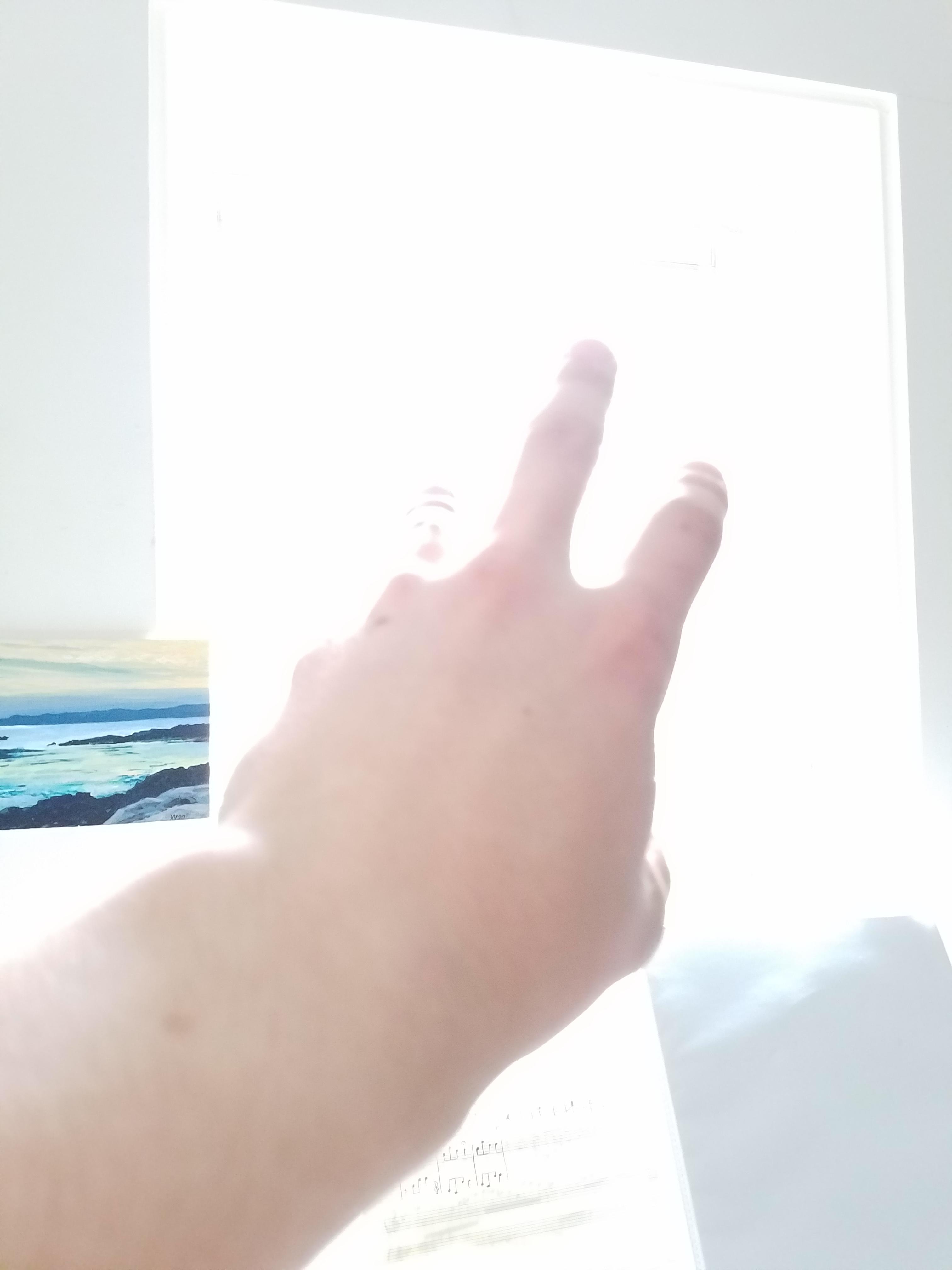 Light hand | Scrolller