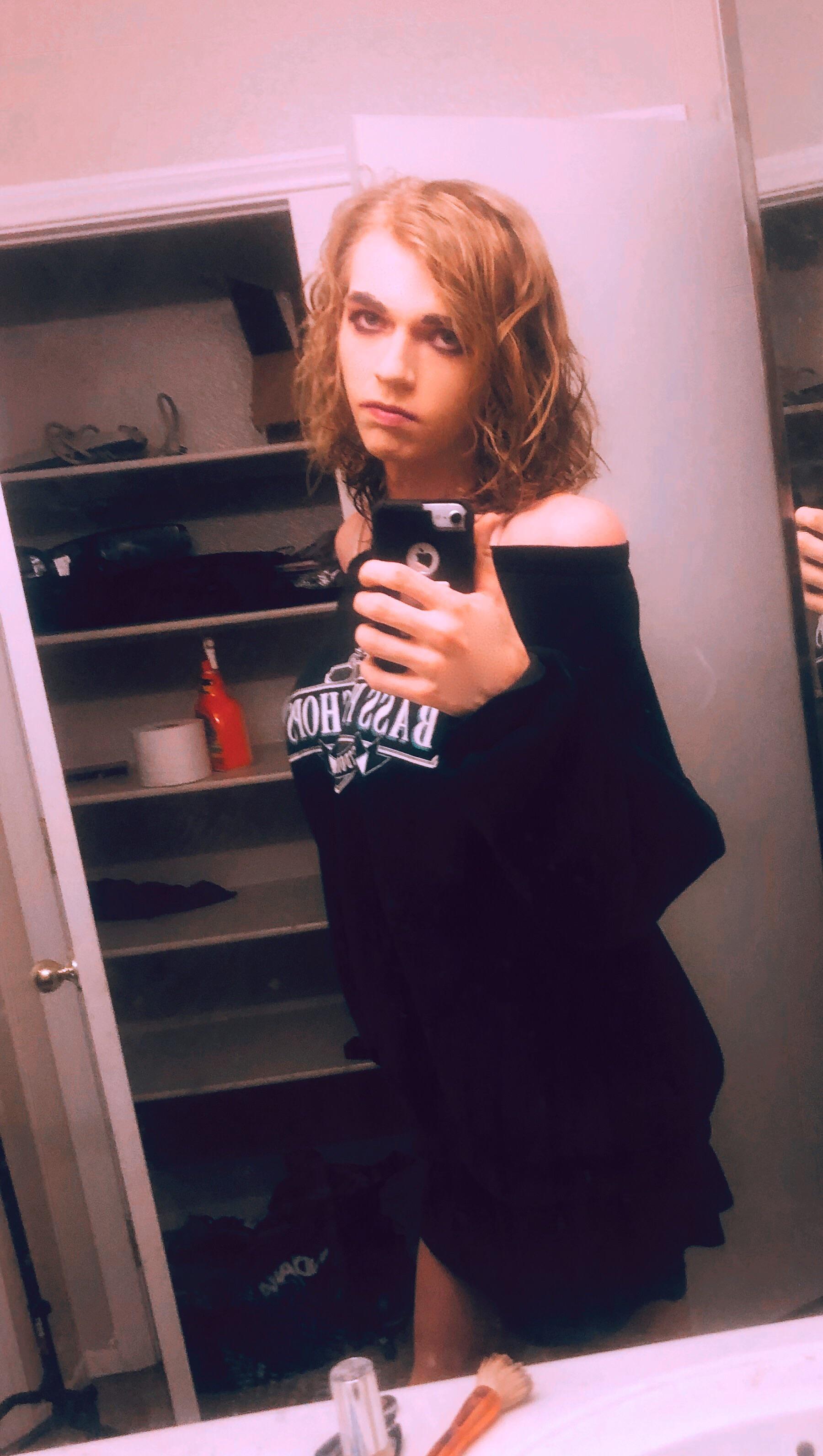 Light makeup pic from yesterday. | Scrolller