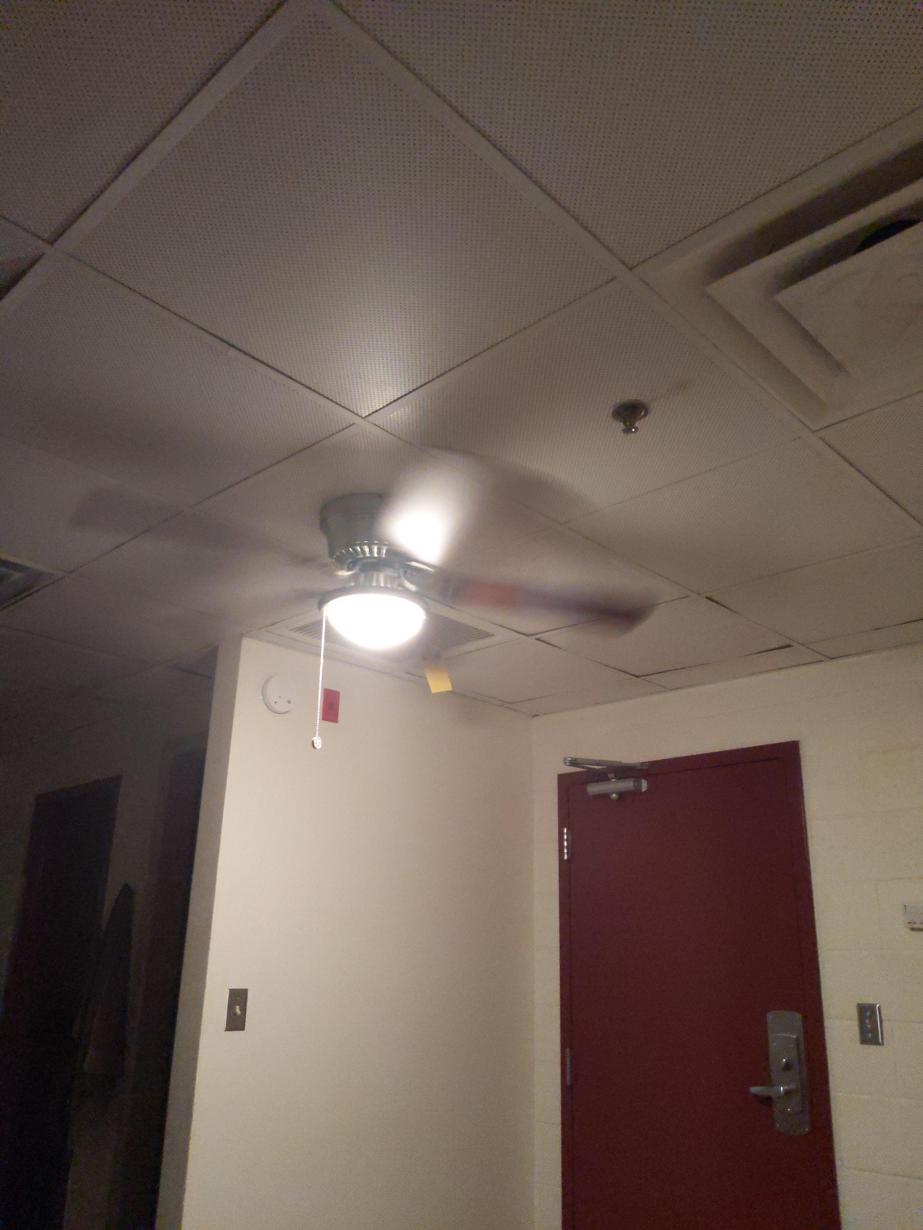 Light switch on kinda fan | Scrolller