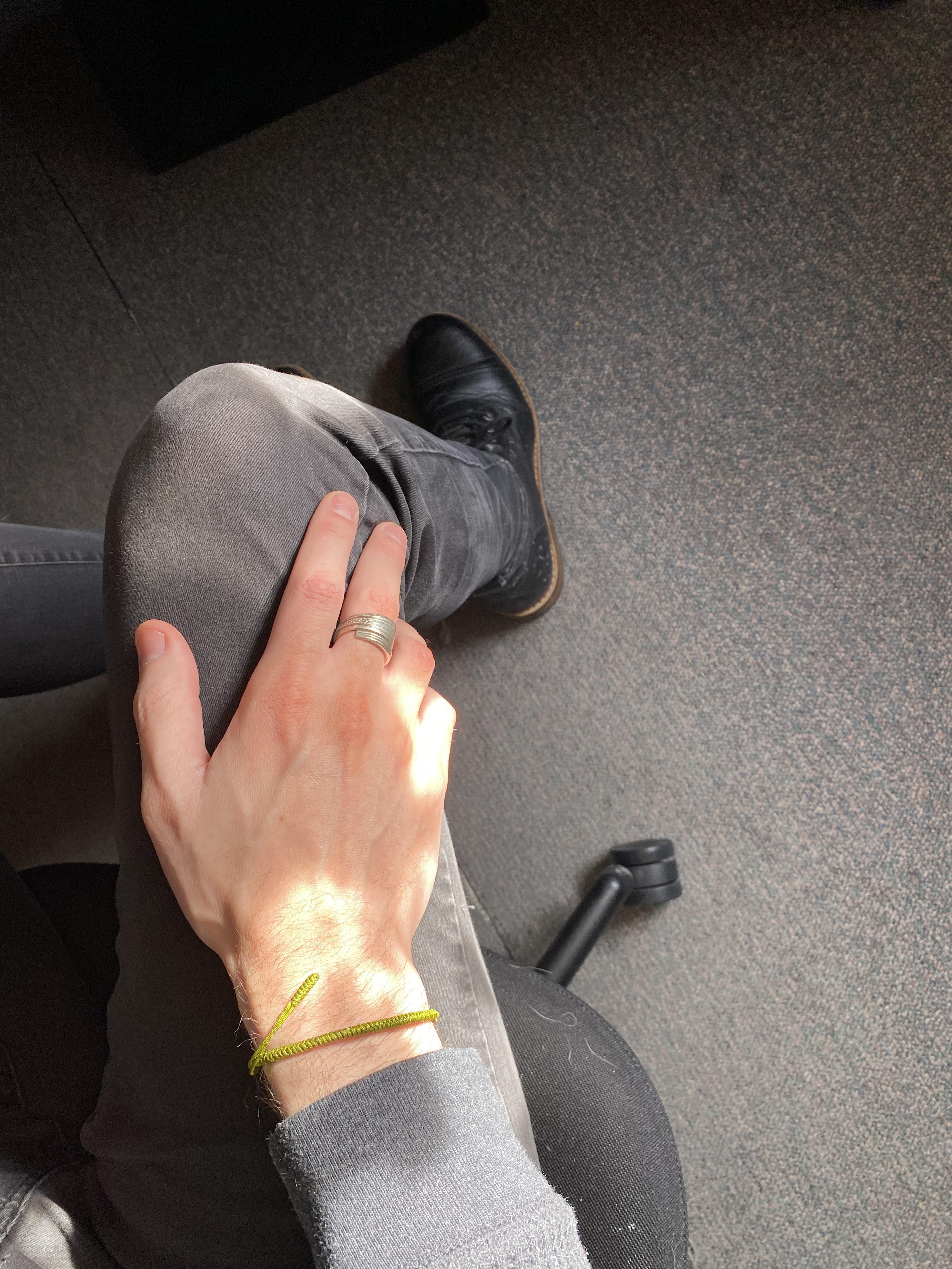 Lighting + large hands | Scrolller