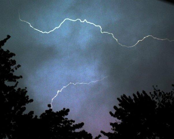 Lightning cloud to cloud | Scrolller