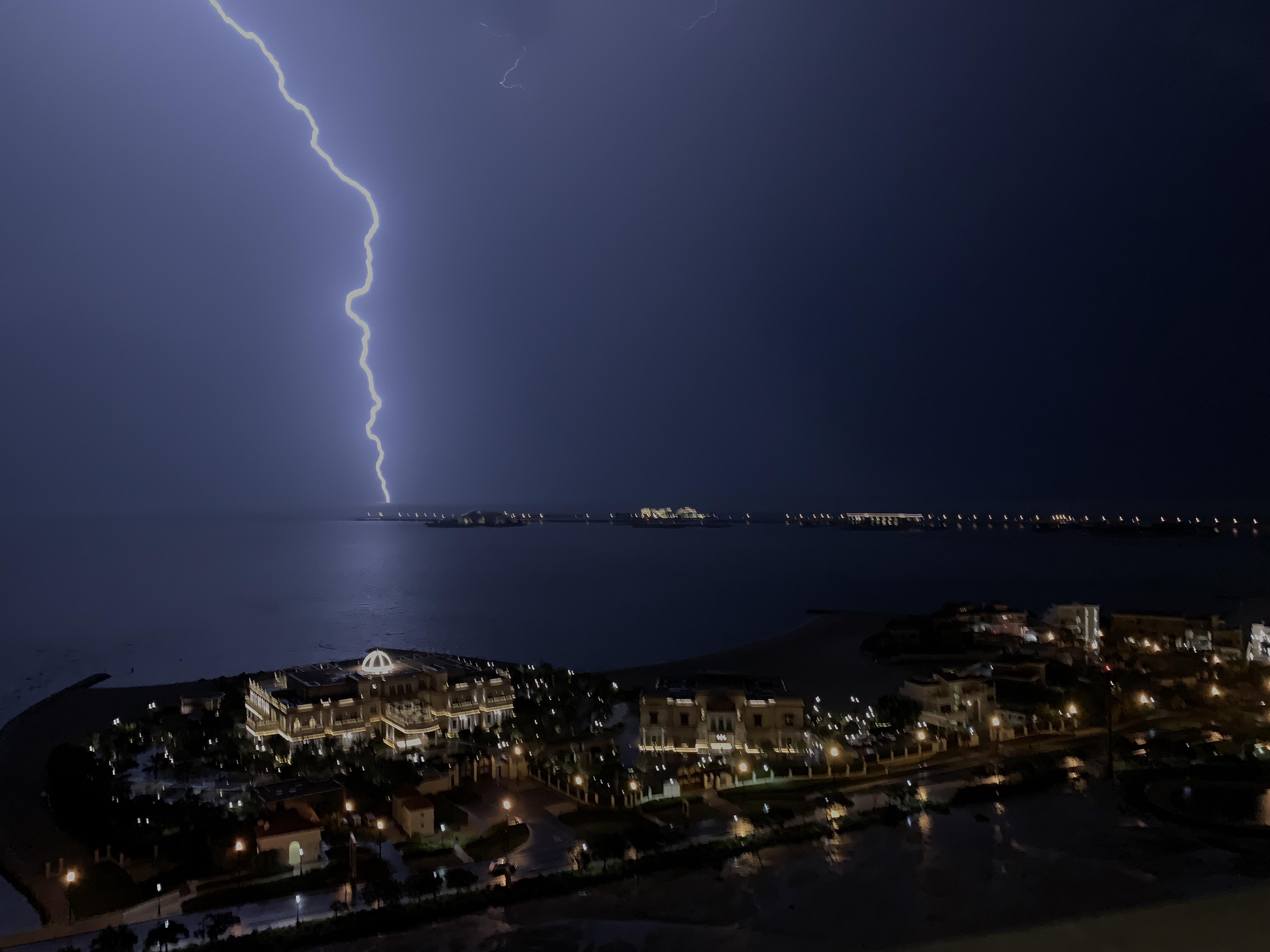 Lightning in Doha today | Scrolller