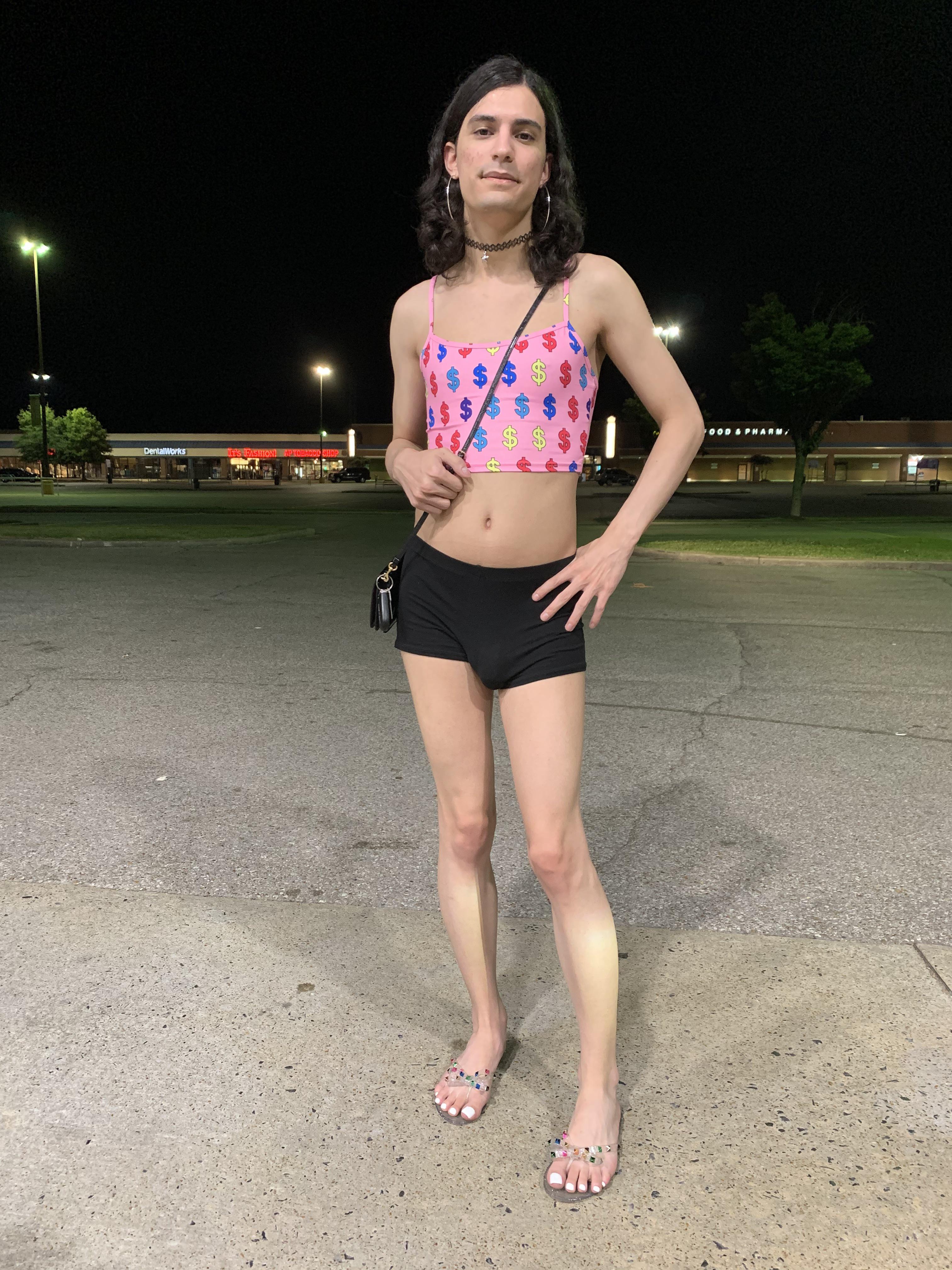 Lil bulge 🥰 | Scrolller