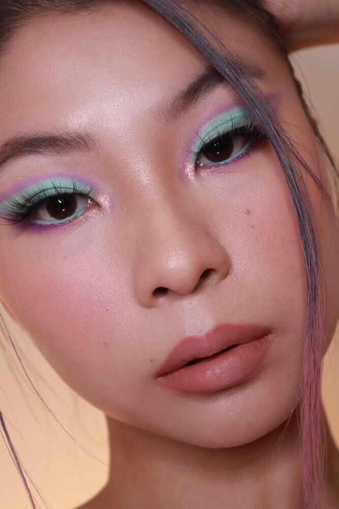 Lilac minty eyes and fresh dewy skin | Scrolller