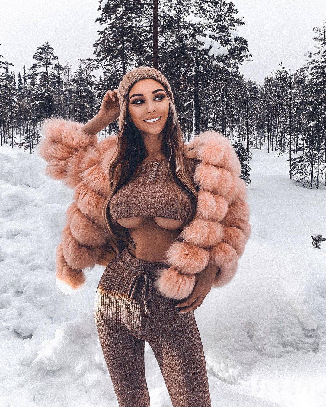 Lily Ermak | Scrolller