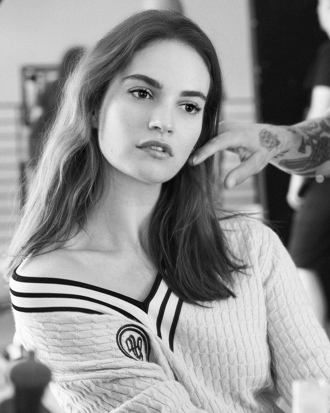 Lily James Scrolller