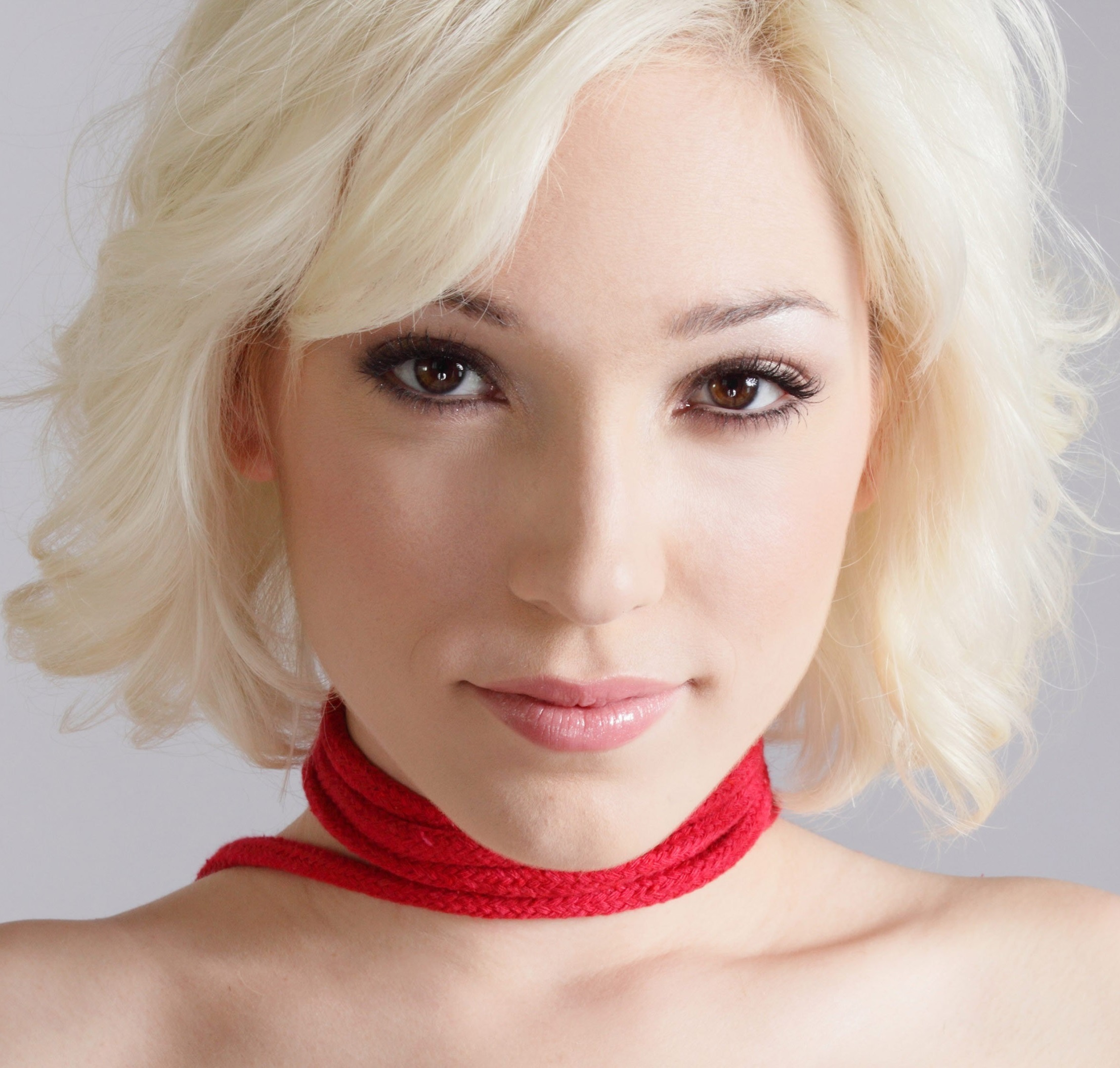 Lily Labeau | Scrolller