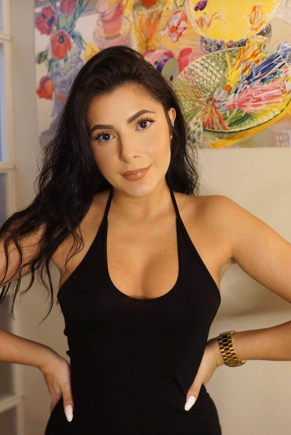 Lily whispers | Scrolller