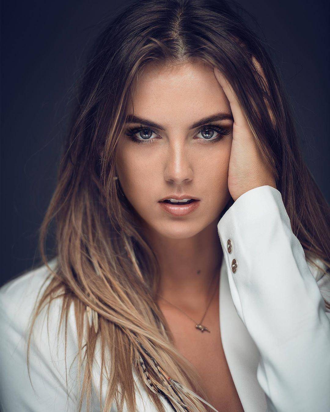 Lisa Moerman | Scrolller