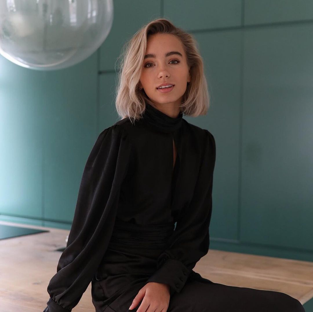 Lisa so seductive (2) | Scrolller