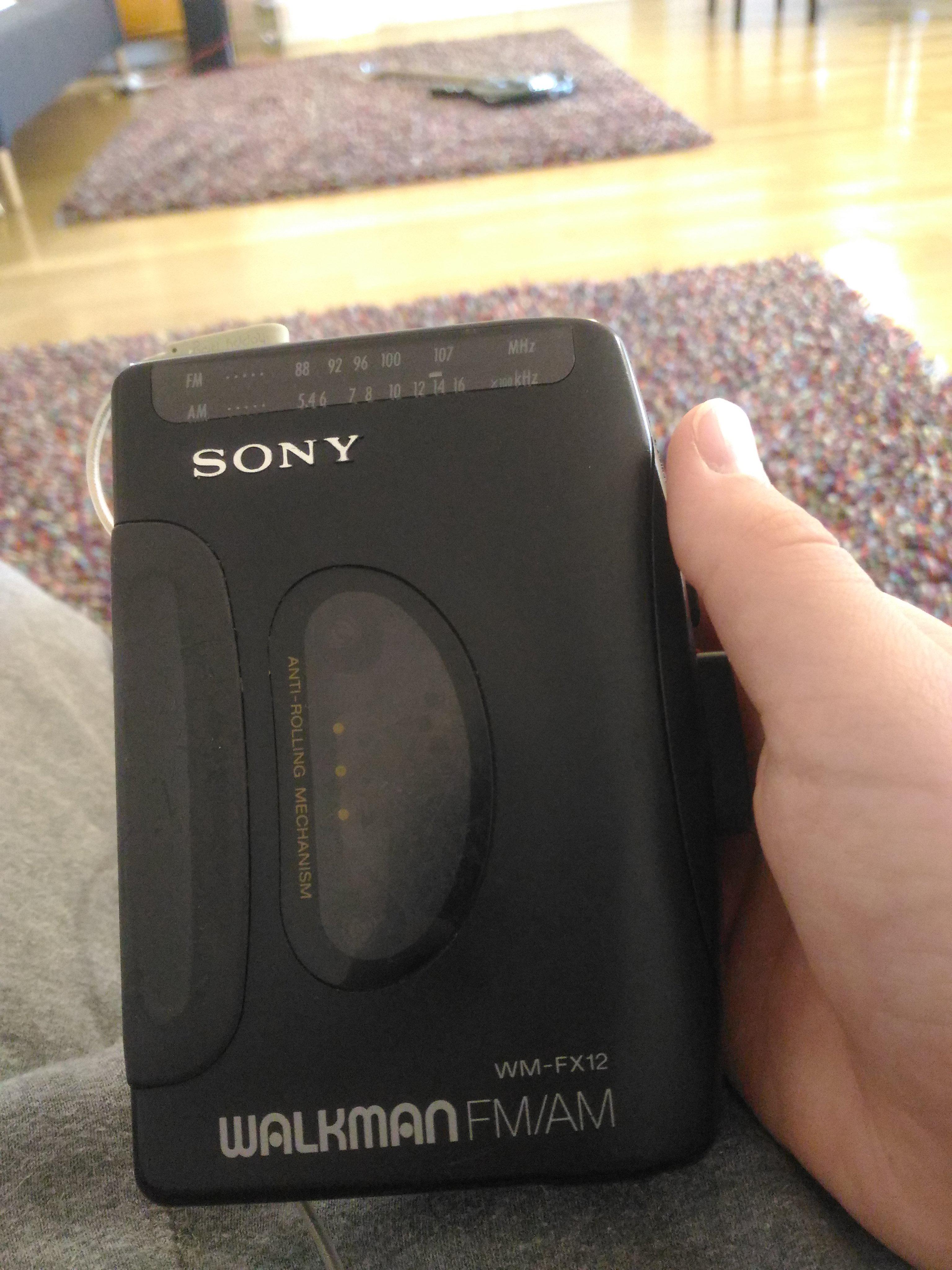 Listening to fm radio with sony walkman | Scrolller