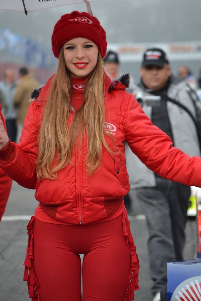 Beautiful girl and amazing gap! | Scrolller