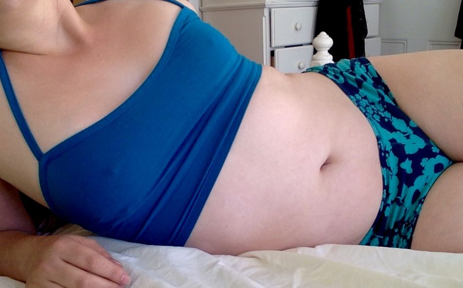 Little Tease [F] | Scrolller