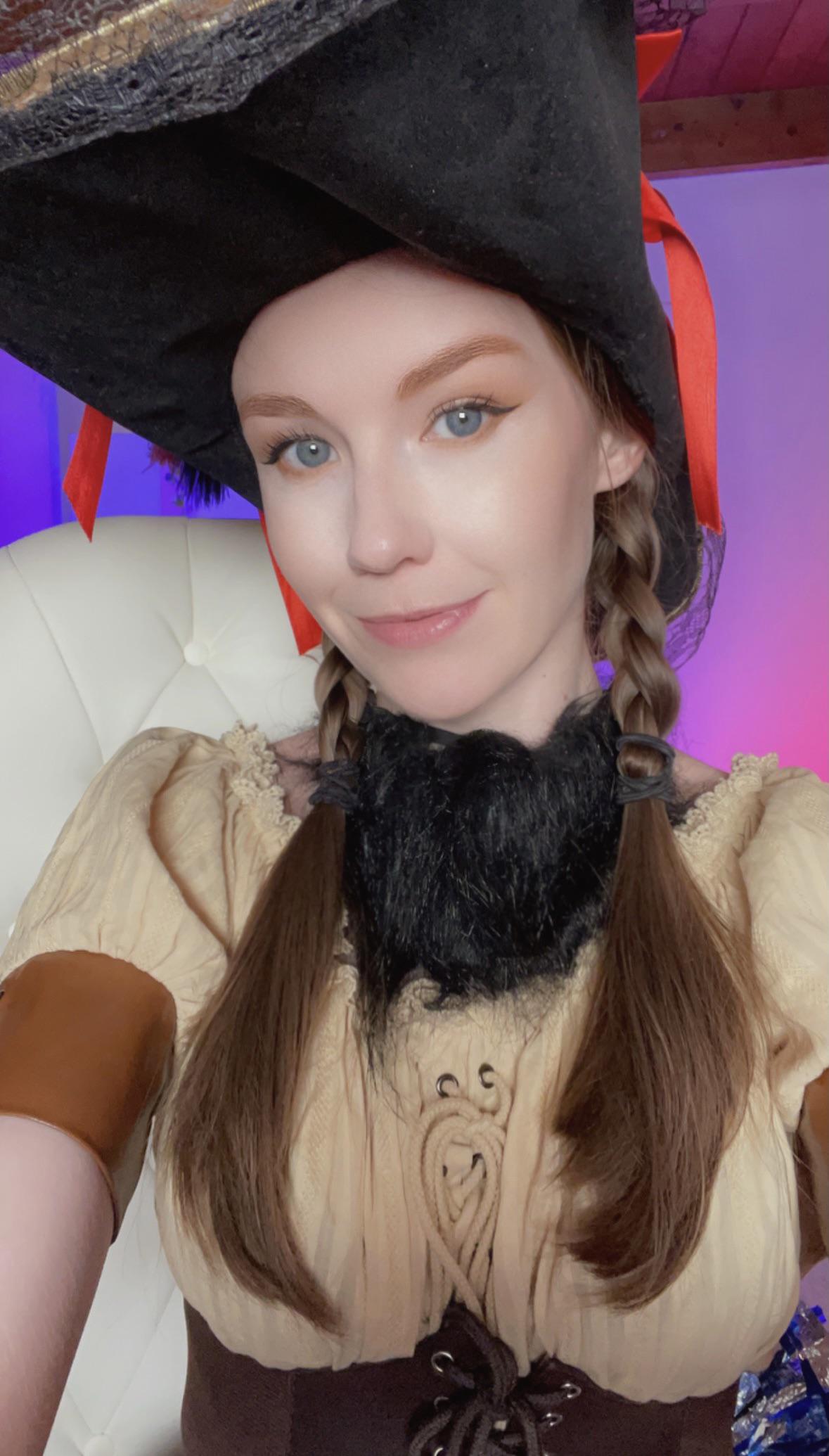 Live on twitch.tv/EmilyBloomShow | Scrolller