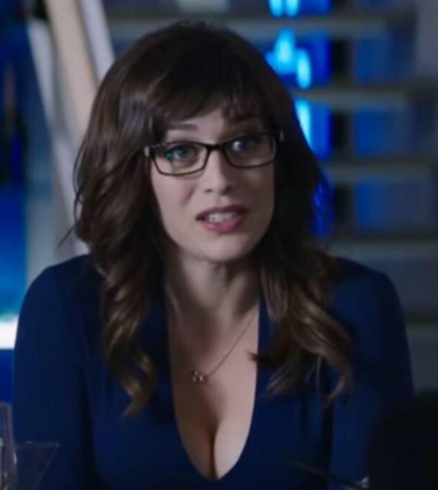 Lizzy Caplan | Scrolller