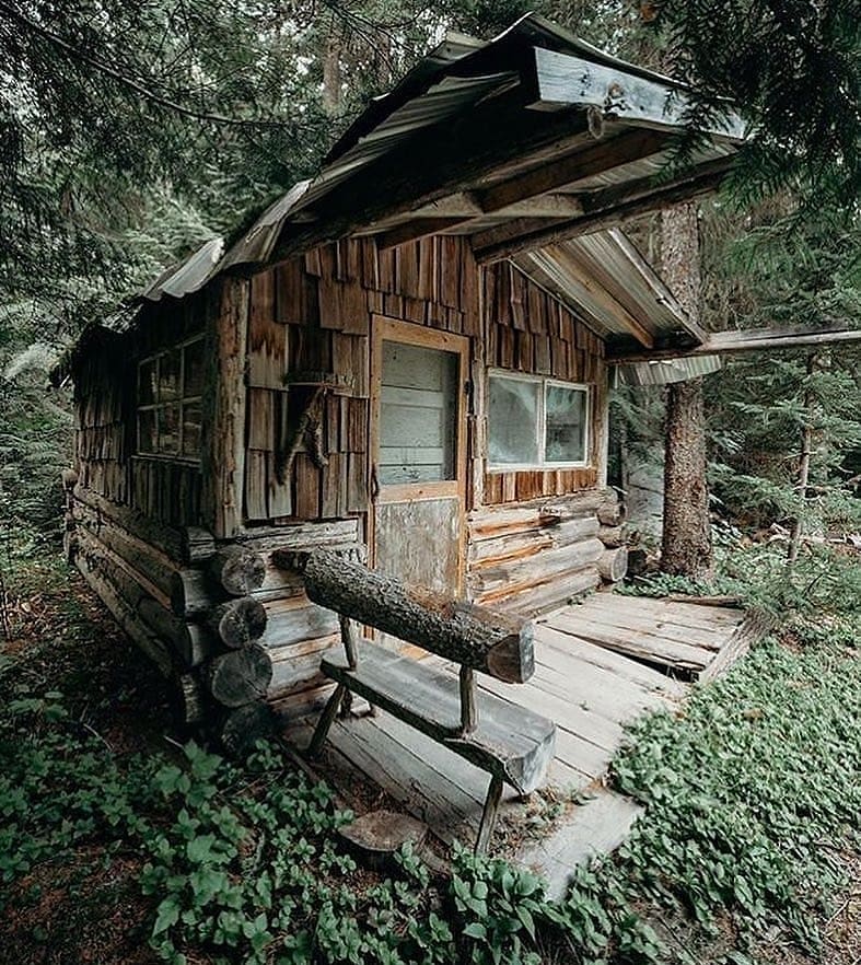 Log cabin. | Scrolller