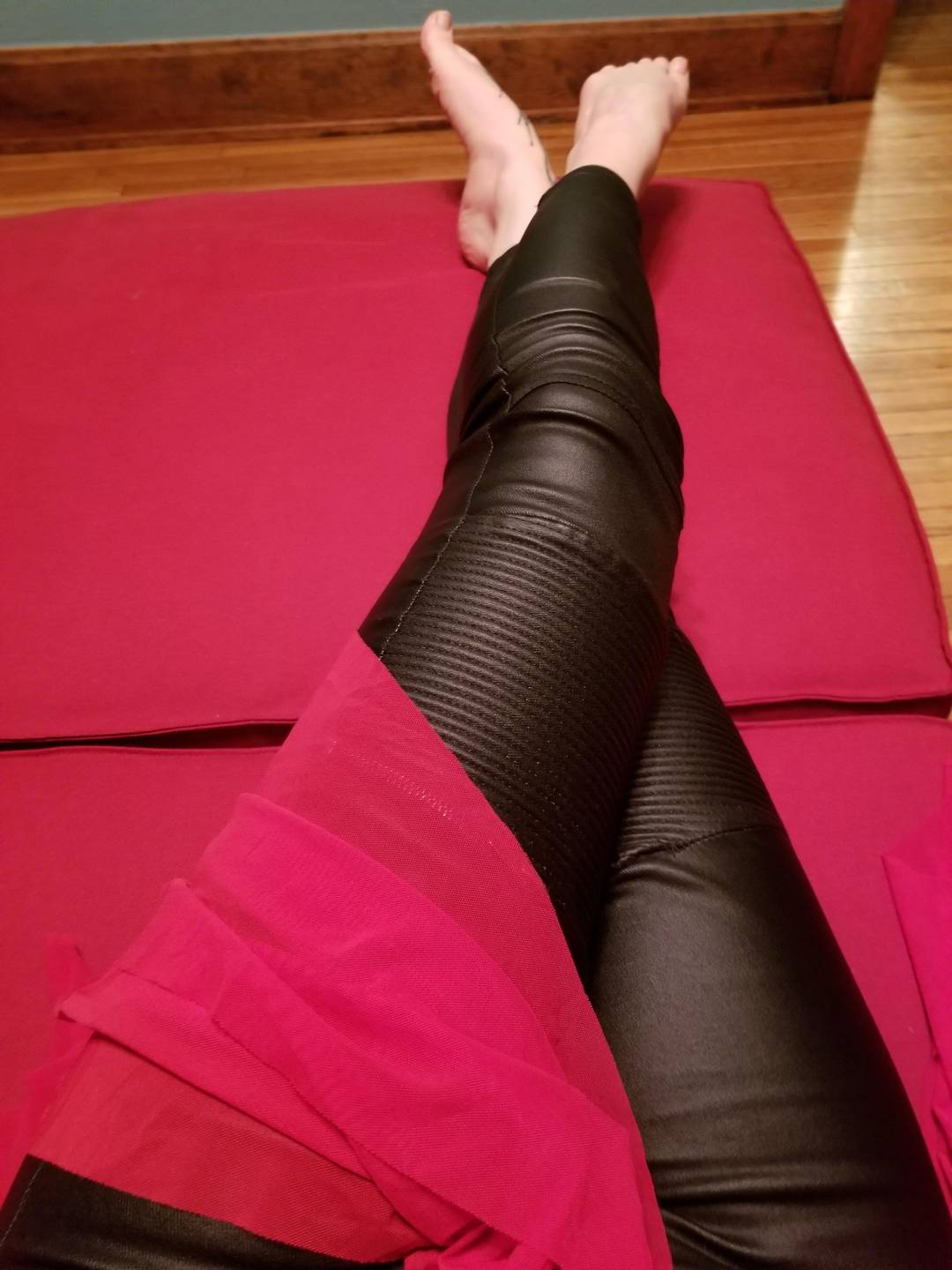 Long toes and soft soles. #Queen | Scrolller