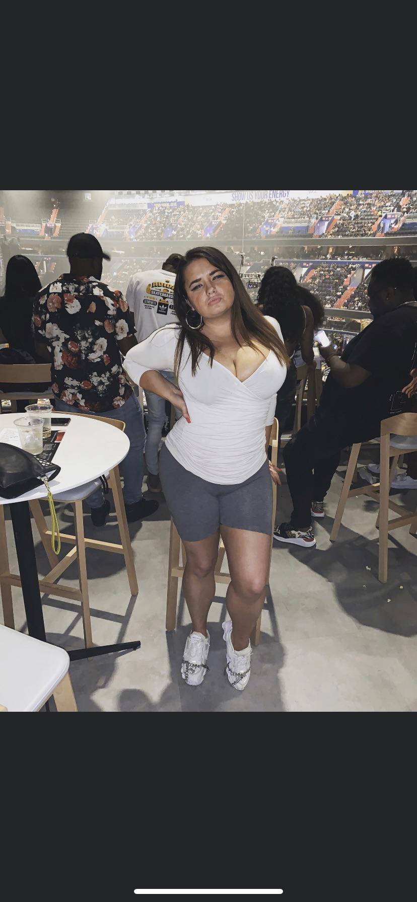 Look around. She’s definitely a QOS | Scrolller