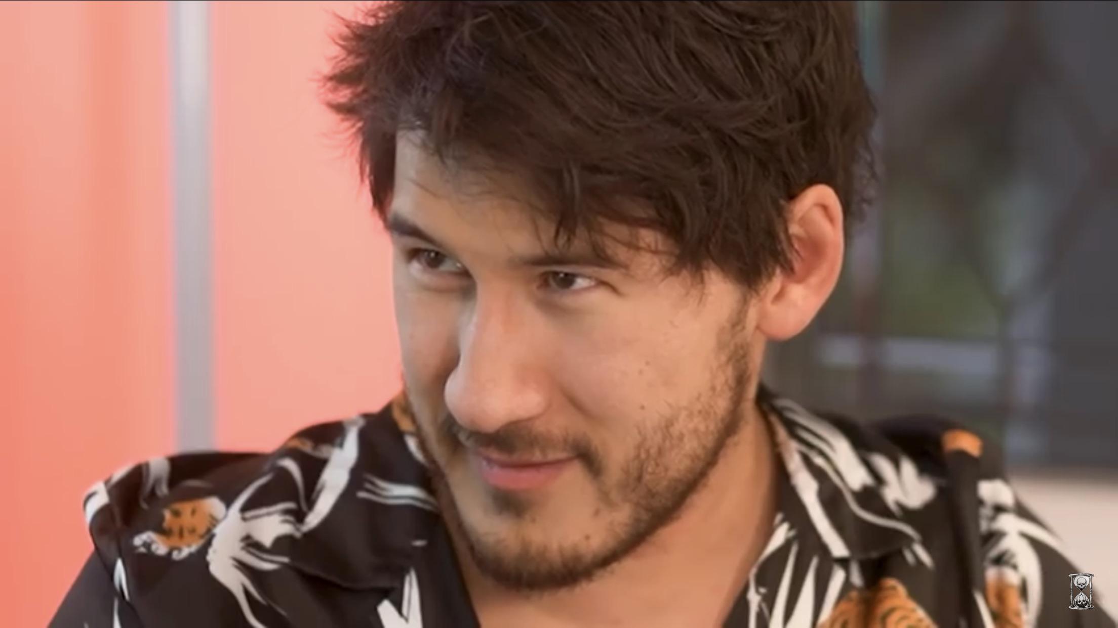 Look at me the way Mark looks at Ethan 😳 ️ | Scrolller