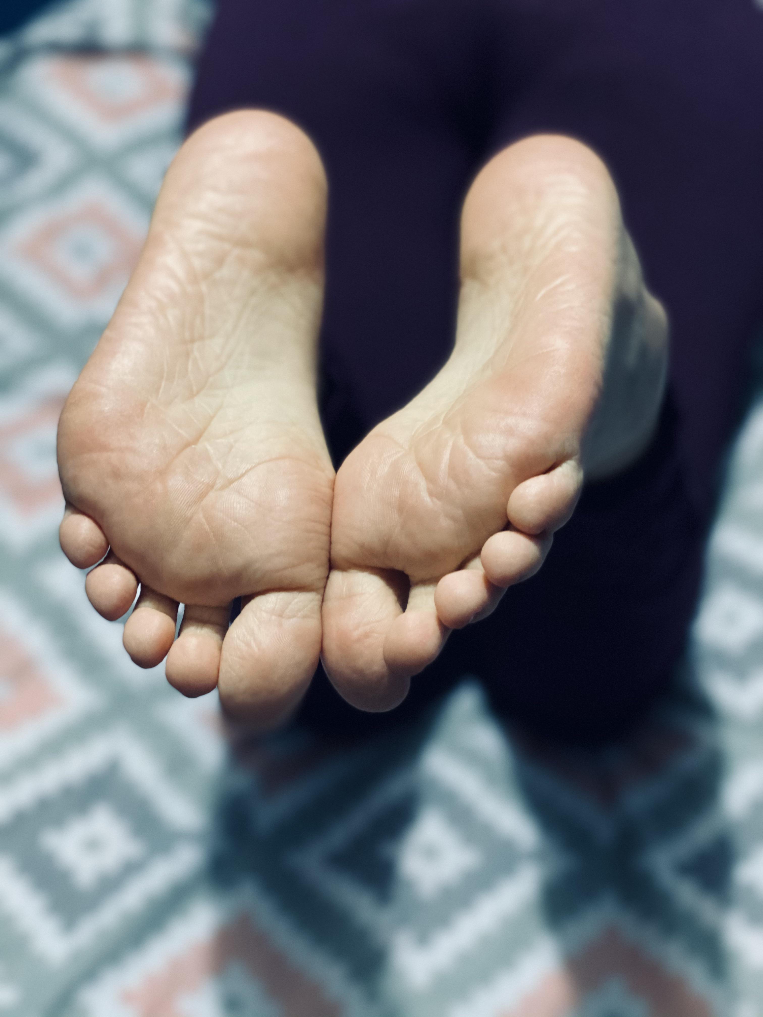 Worship my soles 😈 | Scrolller