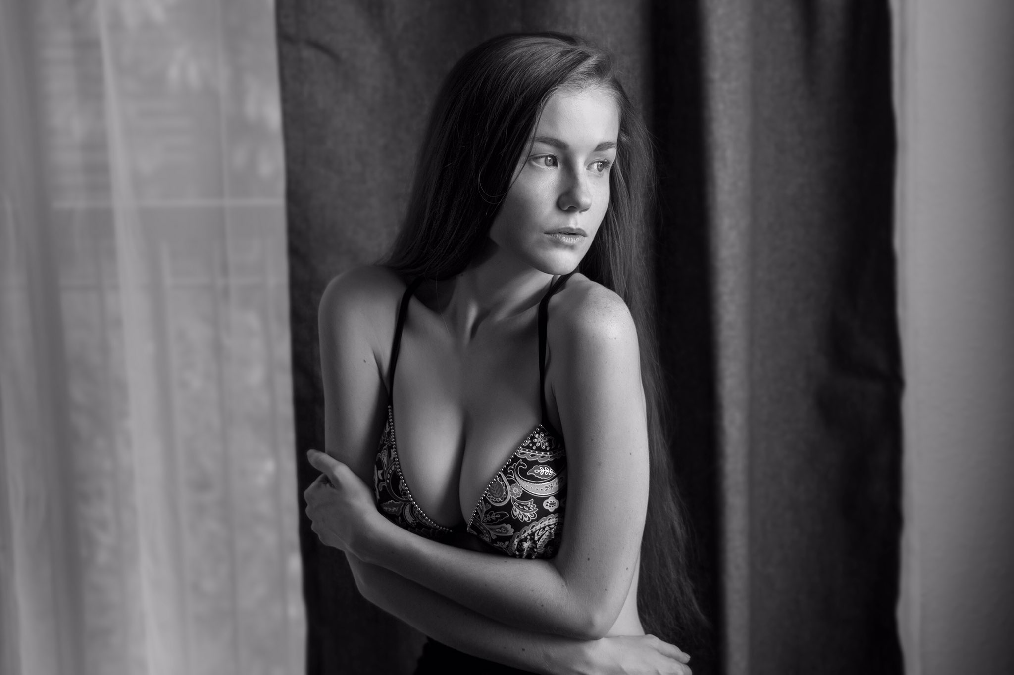 Looking away | Scrolller