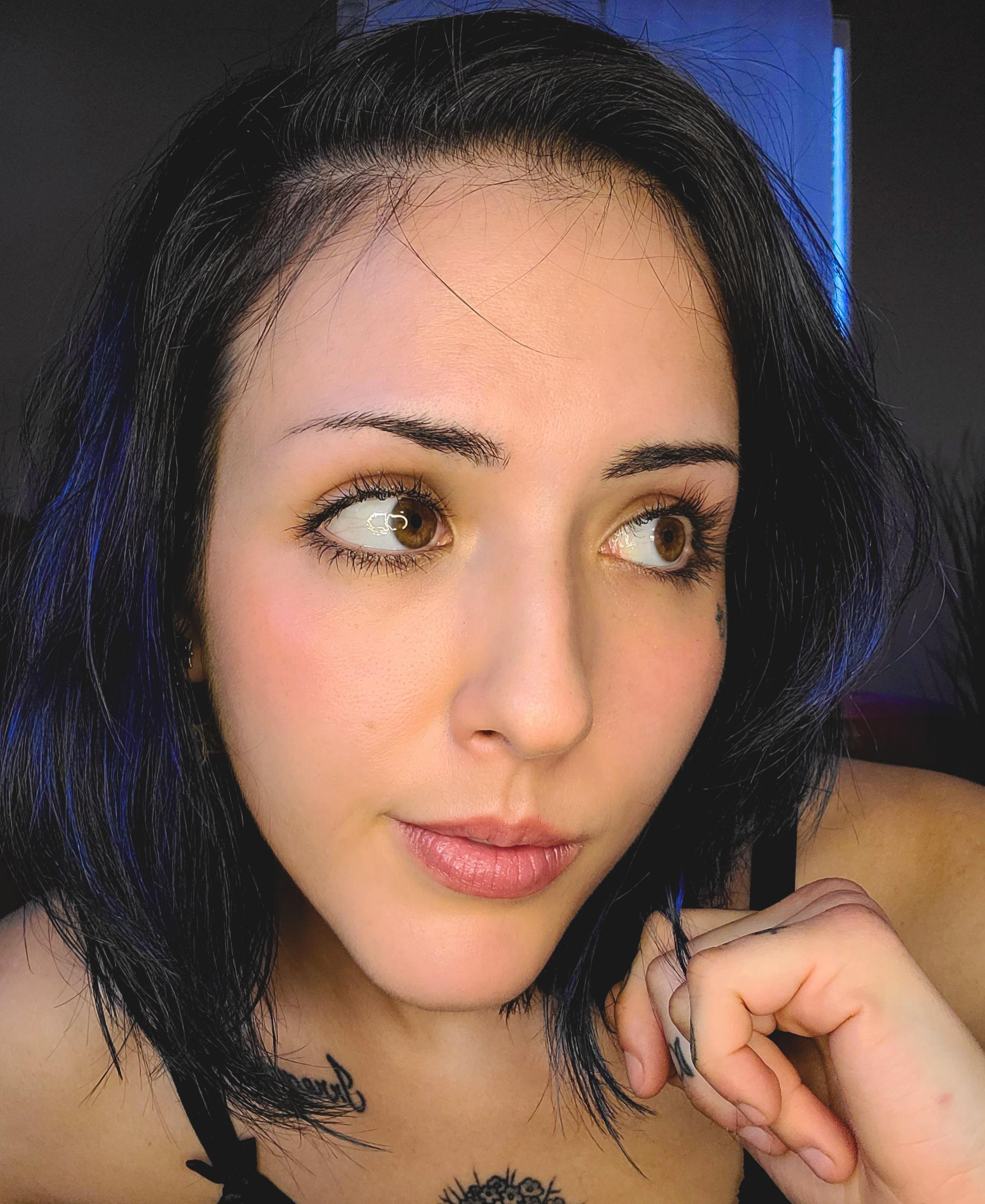 Looking coy~ [Over 18] | Scrolller