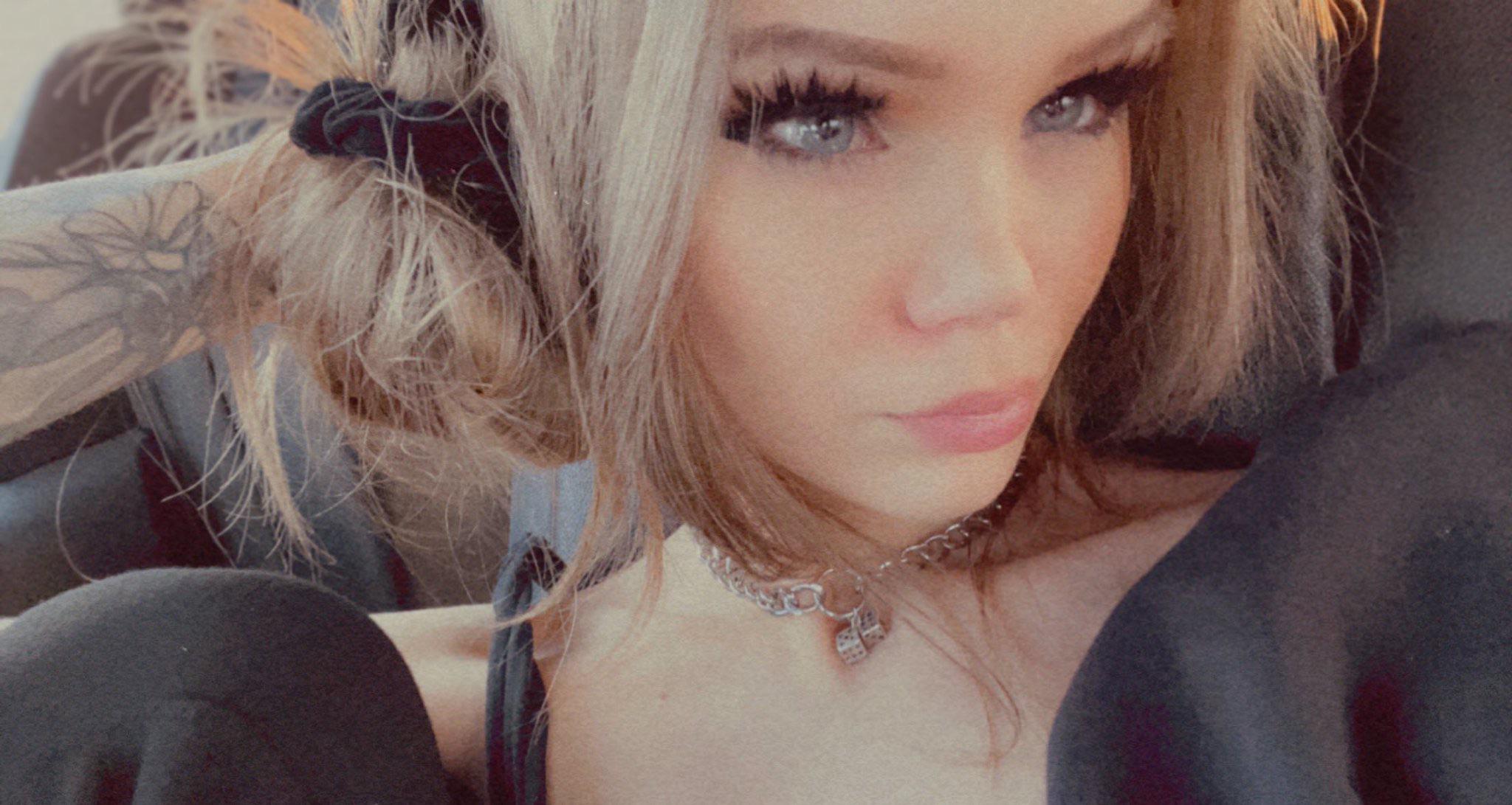 Looking cute | Scrolller