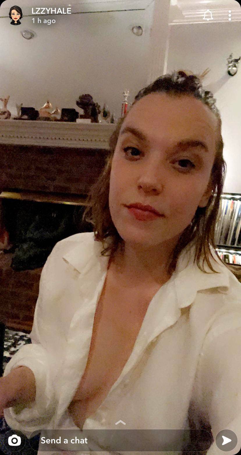 Looking Fine With The Open Shirt Scrolller