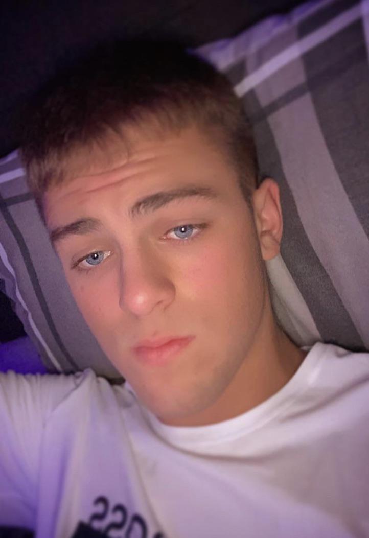 Looking for anything, young 18 year old M | Scrolller