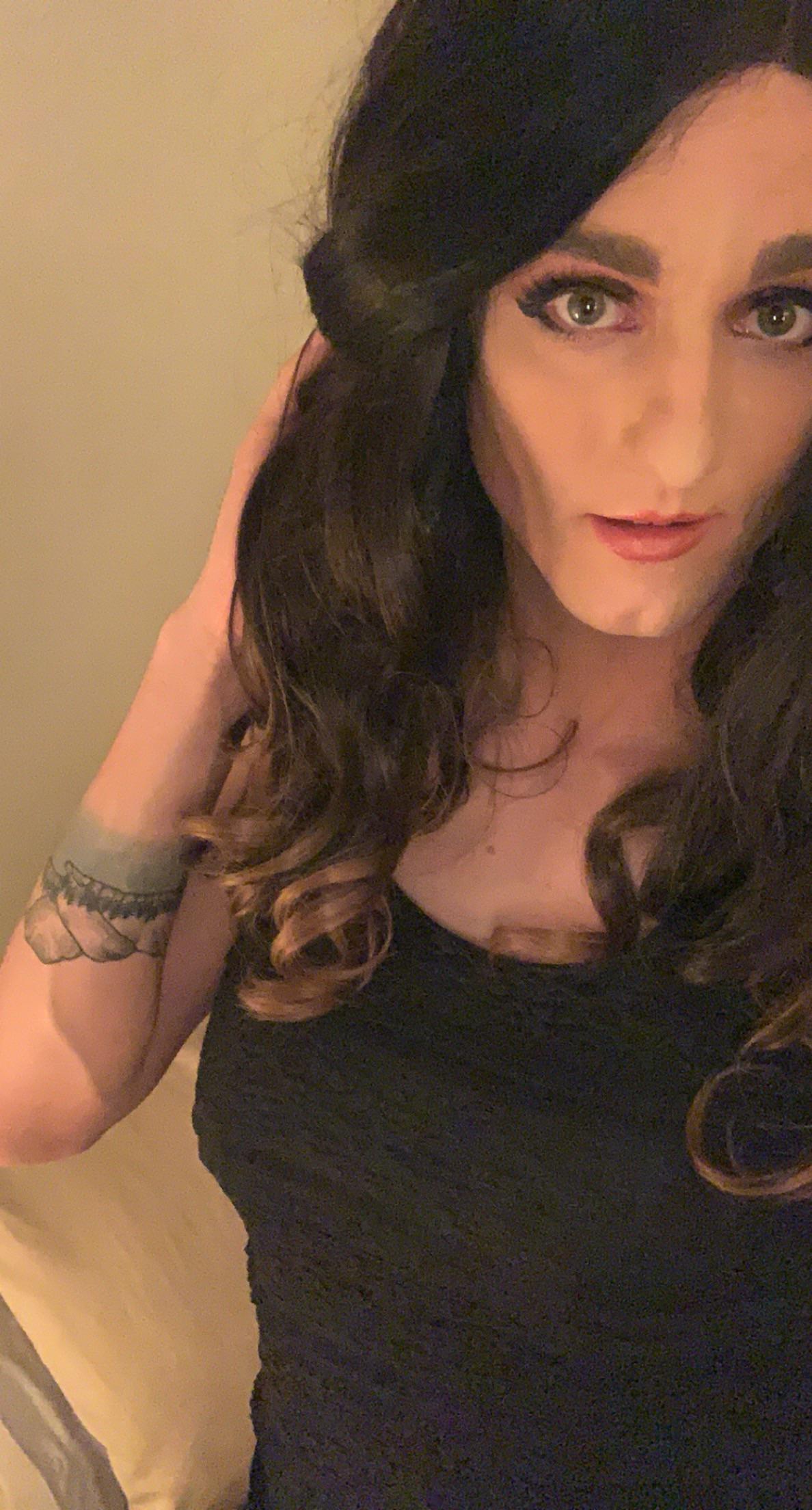 Looking for some attention 😘 | Scrolller