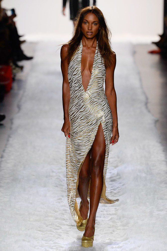 Looking good on the runway | Scrolller