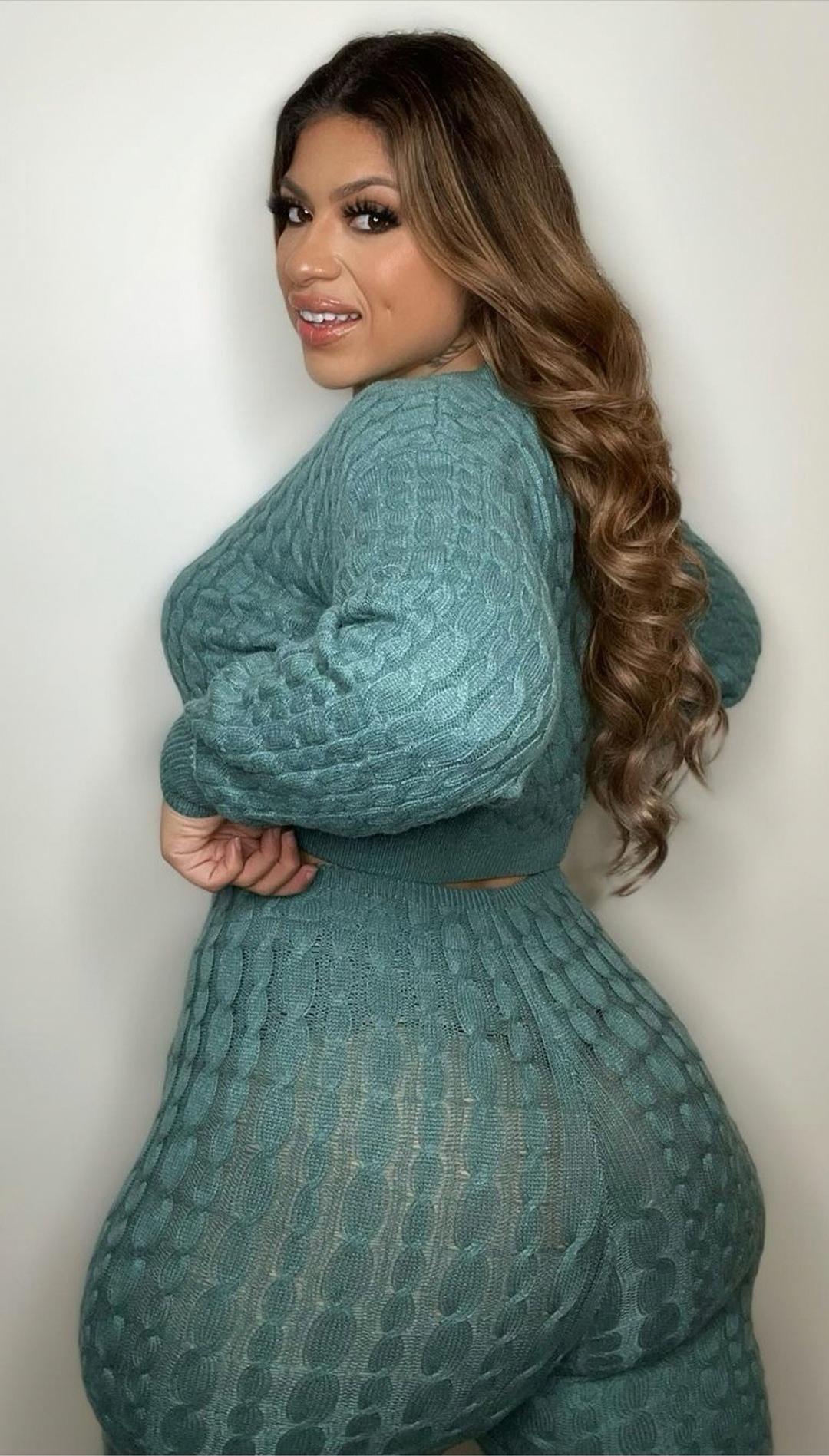 LOOKING LIKE A THICK EVA MENDES | Scrolller